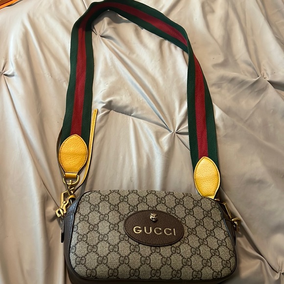 Gucci | Bags | Used Gucci Purse Still Im Great Condition Inside Needs ...